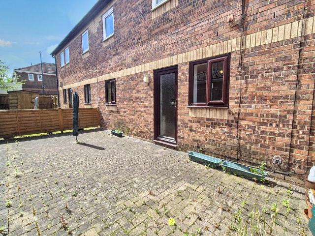 2 bed flat for sale