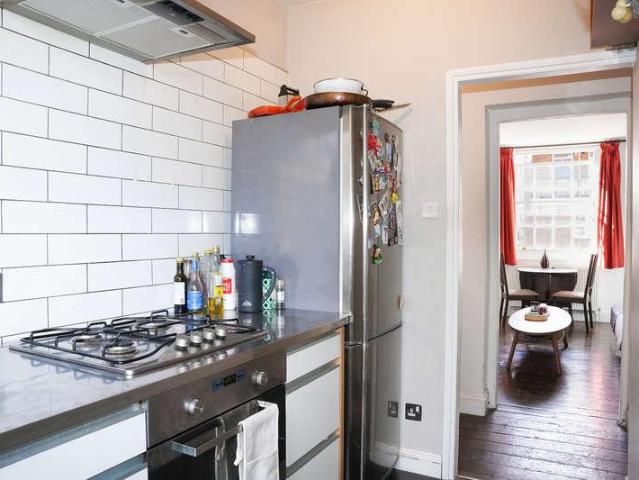 2 bed flat for sale