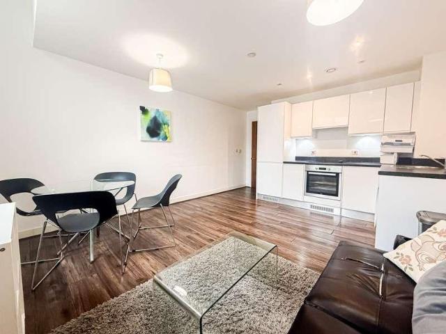 2 bed flat for sale
