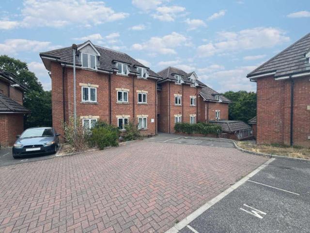 2 bed flat for sale