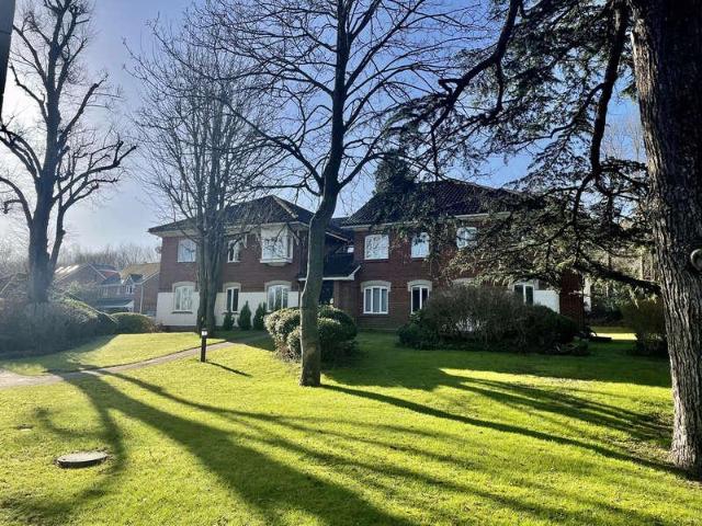2 bed flat for sale