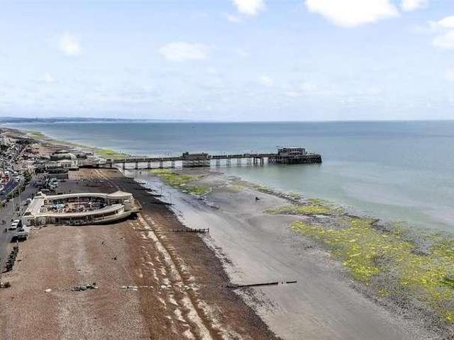 2 bed flat for sale