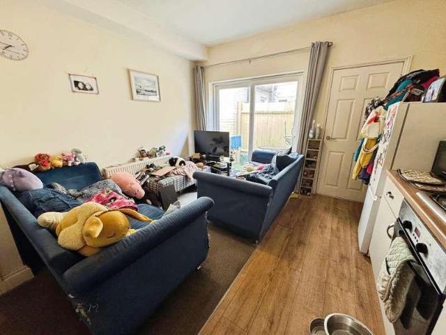2 bed flat for sale