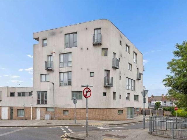 2 bed flat for sale