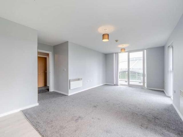 2 bed flat for sale