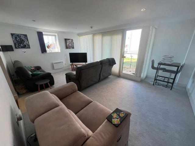 2 bed flat for sale