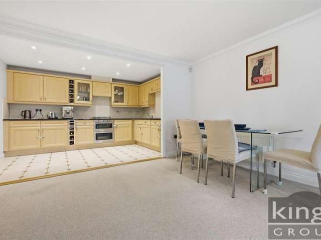 2 bed flat for sale