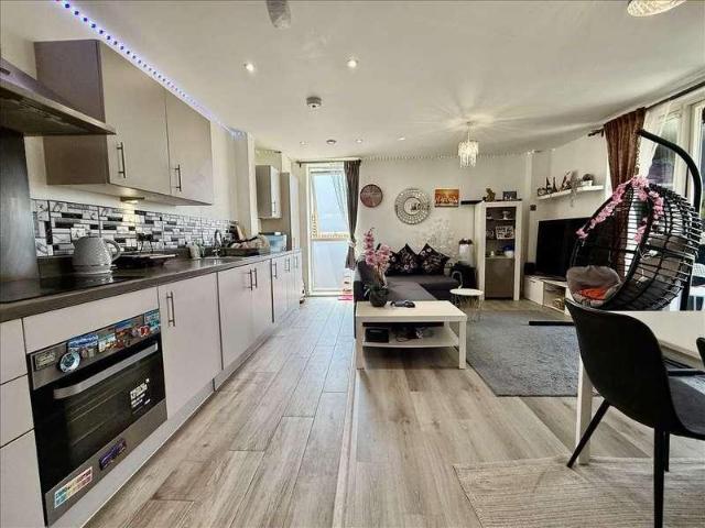 2 bed flat for sale