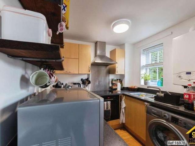 2 bed flat for sale