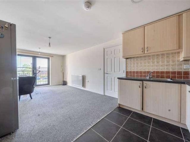 2 bed flat for sale