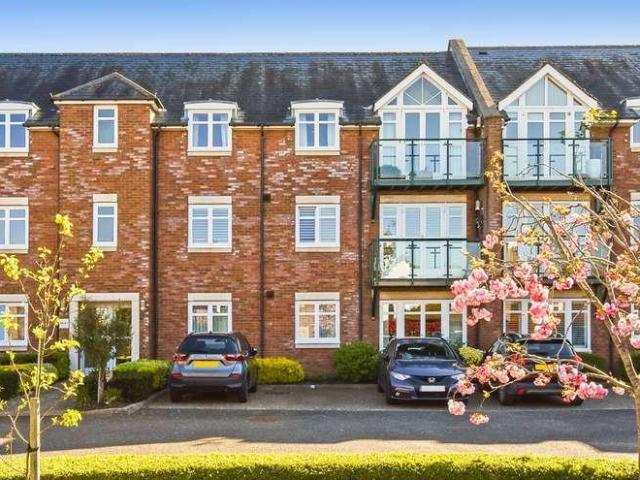 2 bed flat for sale