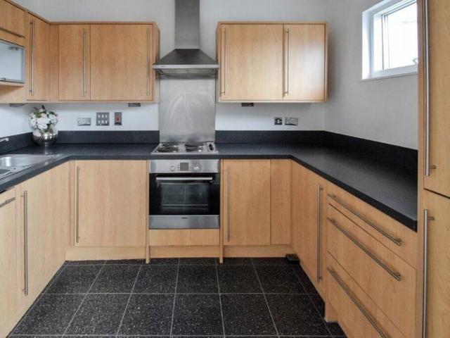 2 bed flat for sale