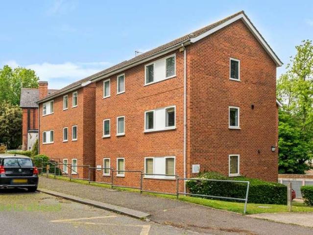 2 bed flat for sale