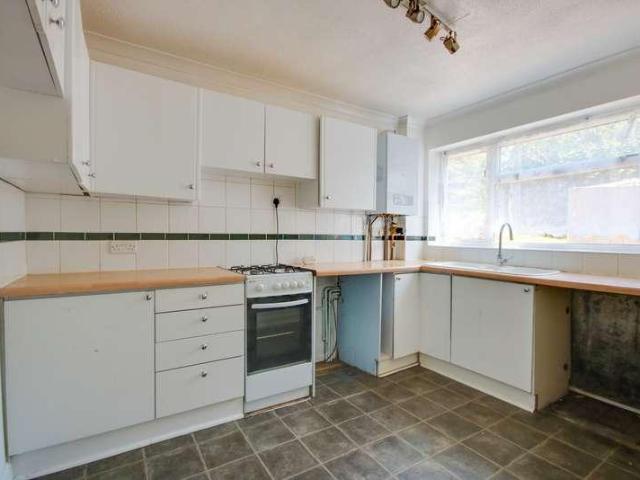 2 bed flat for sale