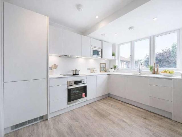 2 bed flat for sale