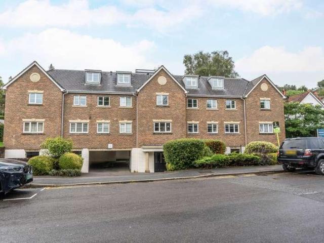 2 bed flat for sale