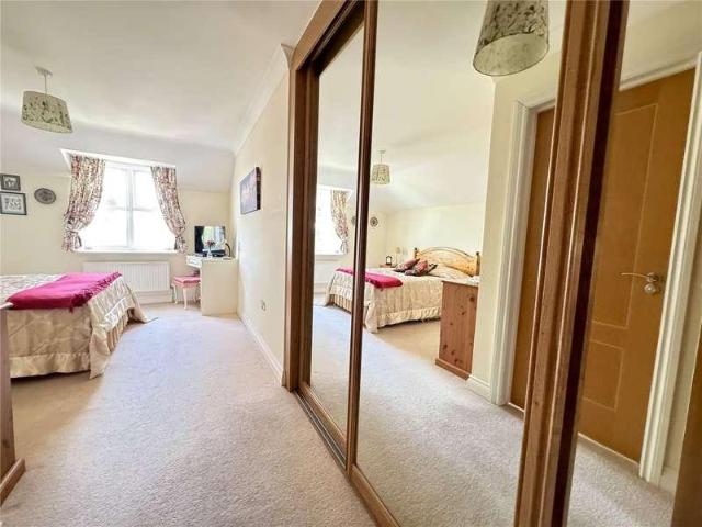 2 bed flat for sale