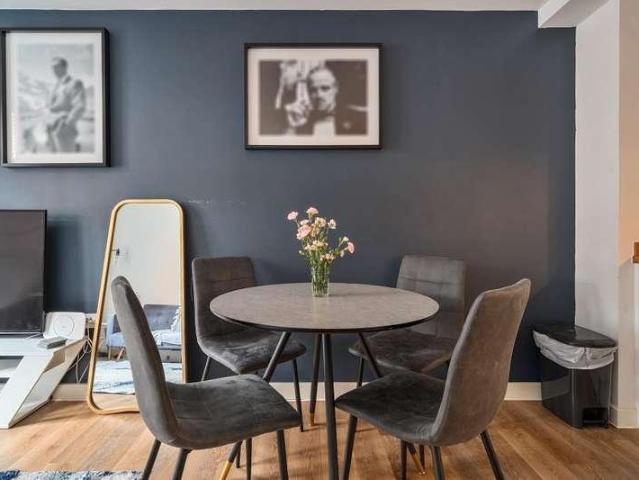 2 bed flat for sale
