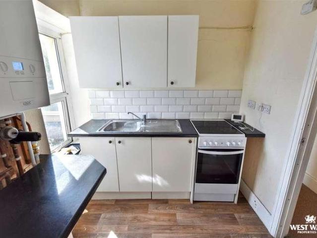 2 bed flat for sale