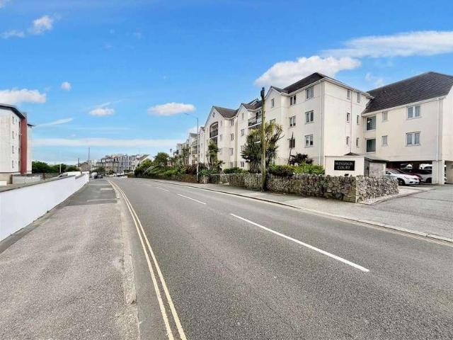 2 bed flat for sale