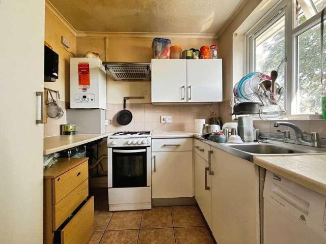 2 bed flat for sale