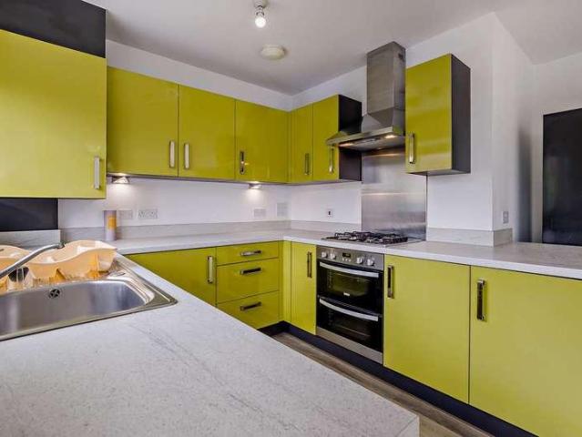 2 bed flat for sale