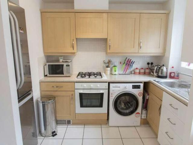 2 bed flat for sale
