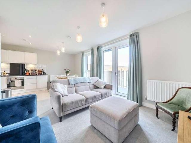 2 bed flat for sale