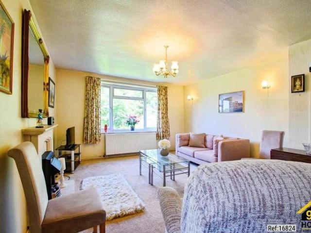 2 bed flat for sale