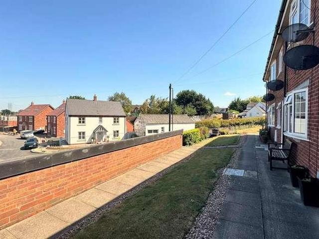 2 bed flat for sale