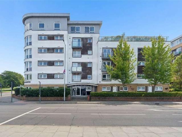 2 bed flat for sale