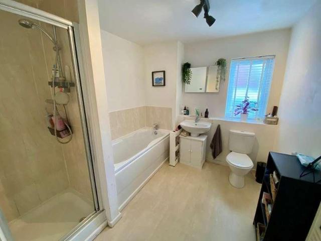 2 bed flat for sale