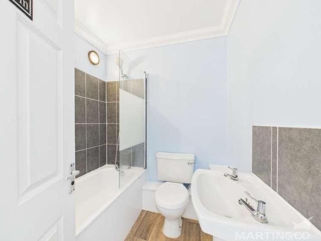 2 bed flat for sale