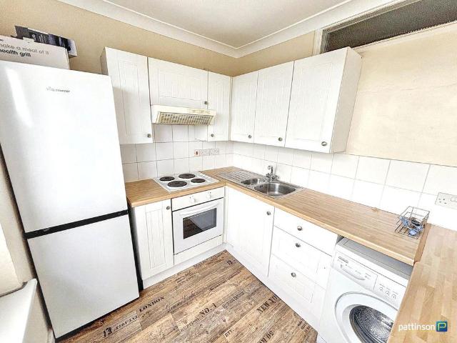 2 bed flat for sale