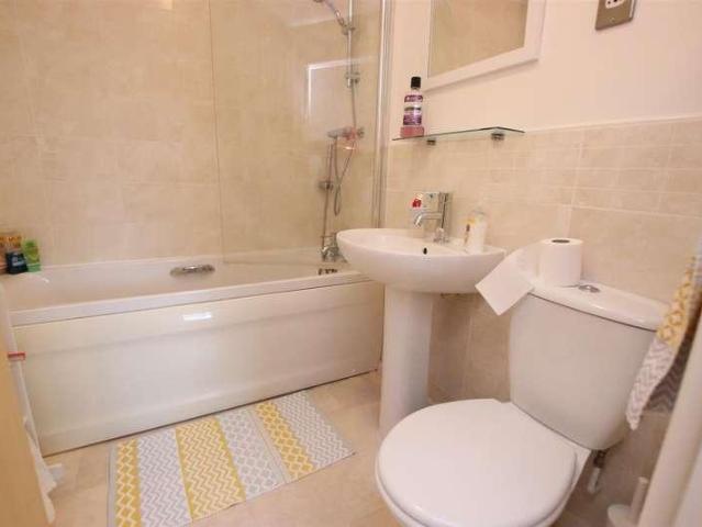 2 bed flat for sale