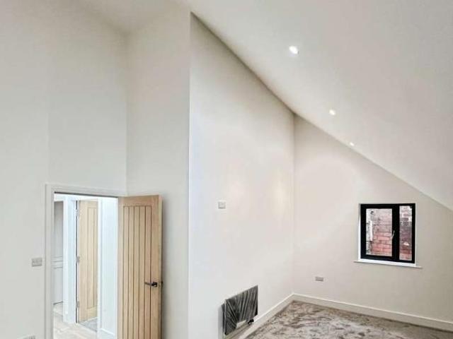 2 bed flat for sale