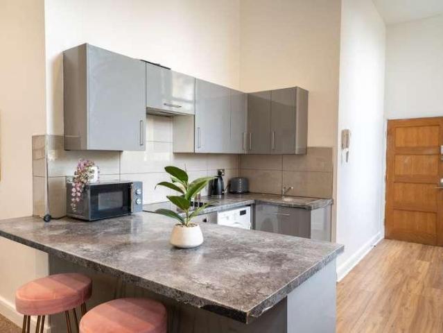 2 bed flat for sale