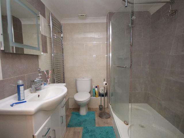 2 bed flat for sale