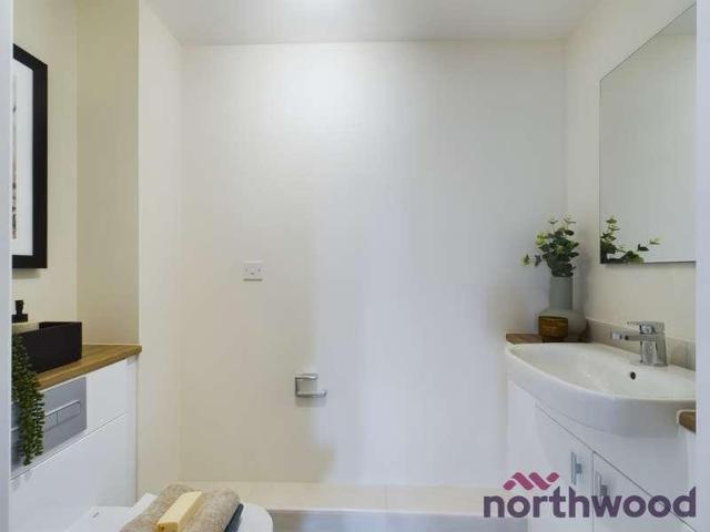 2 bed flat for sale