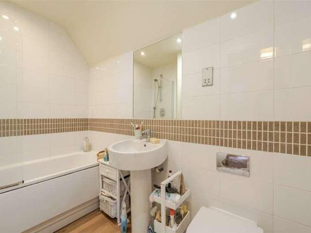 2 bed flat for sale