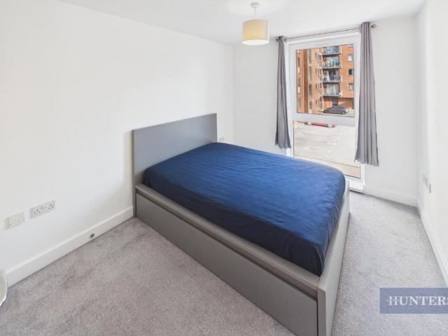 2 bed flat for sale
