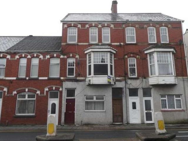 2 bed flat for sale