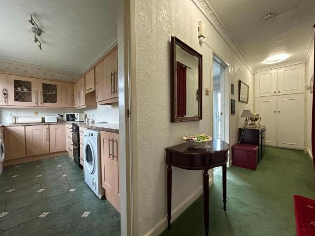 2 bed flat for sale