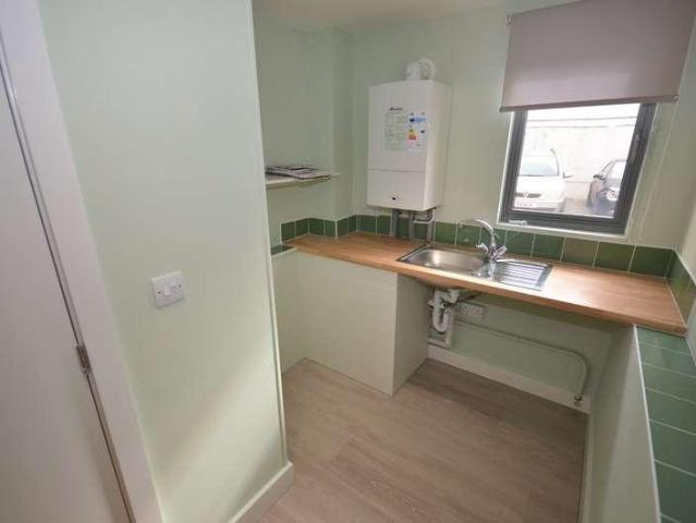 2 bed flat for sale
