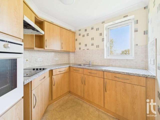 2 bed flat for sale