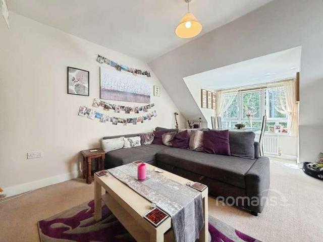 2 bed flat for sale
