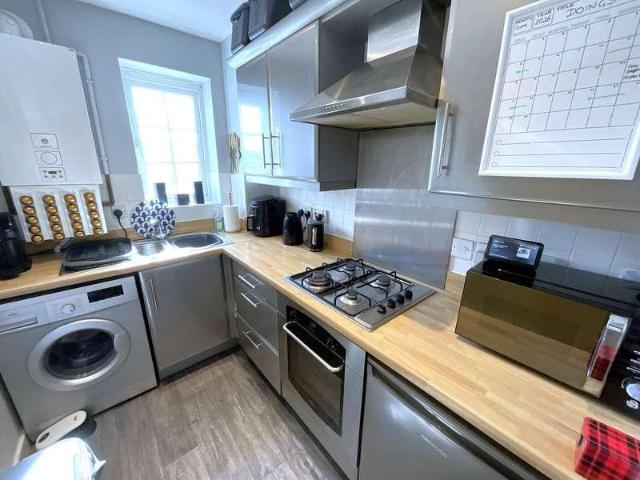 2 bed flat for sale