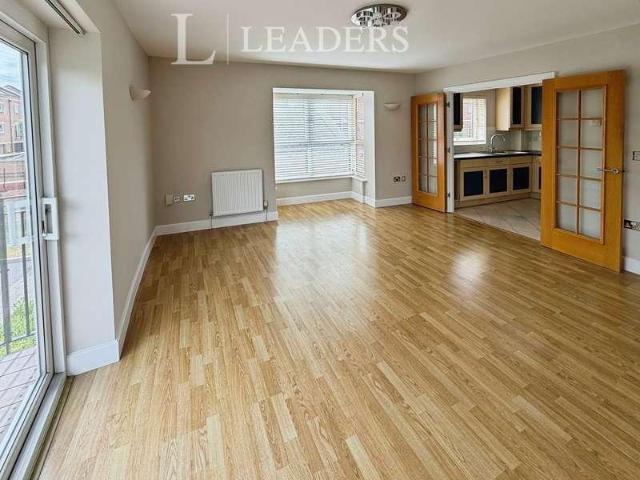 2 bed flat for sale