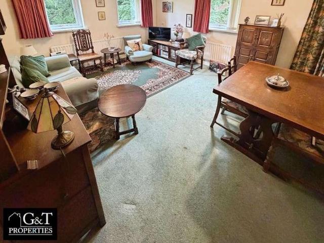 2 bed flat for sale