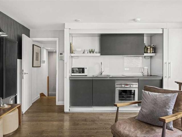 2 bed flat for sale